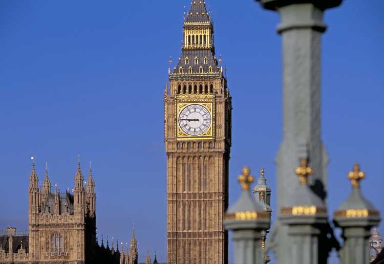 Big Ben: Nearest train station, popular routes, etc.