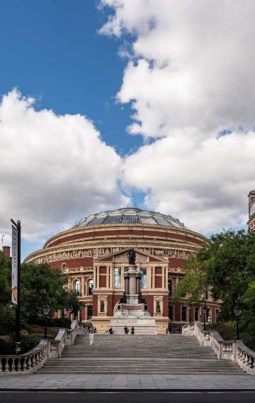 The Royal Albert Hall: Nearest train station, popular routes, etc.