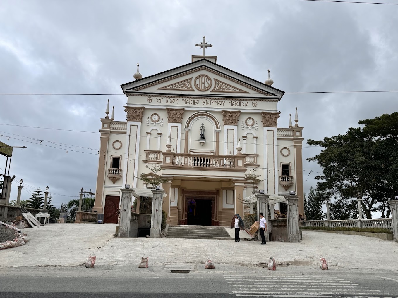 10 CLOSEST Hotels Near St. John Marie Vianney Parish Church - Lalaan II ...