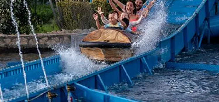 World's Super Water Parks: Unmissable Splashing Fun!
